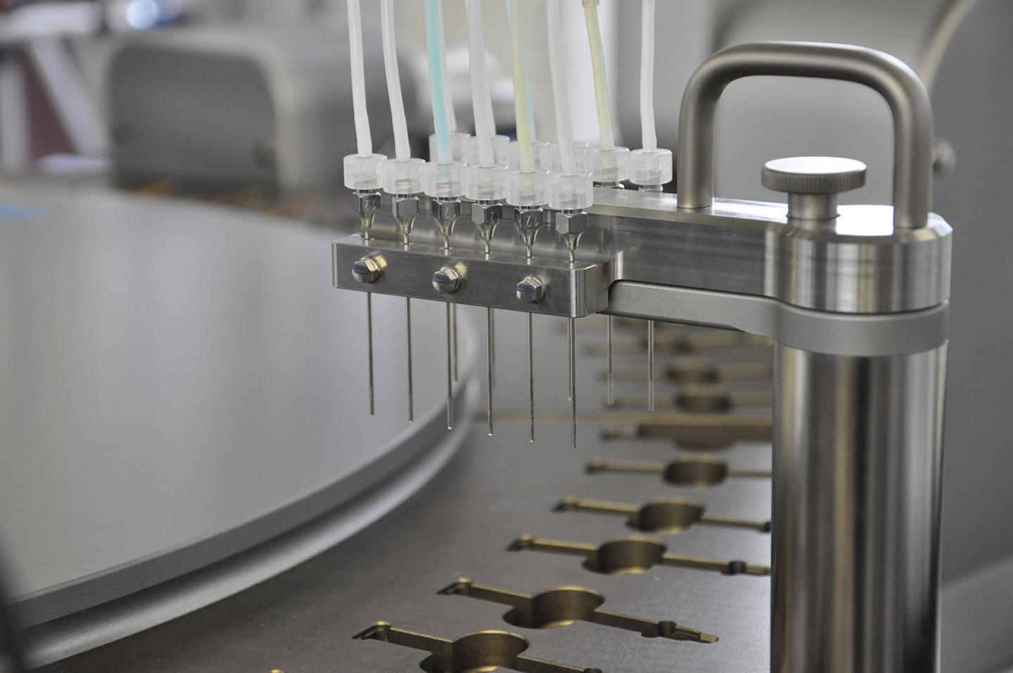 FS 200 | Filling and assembling machine for IVD & POC - Rychiger