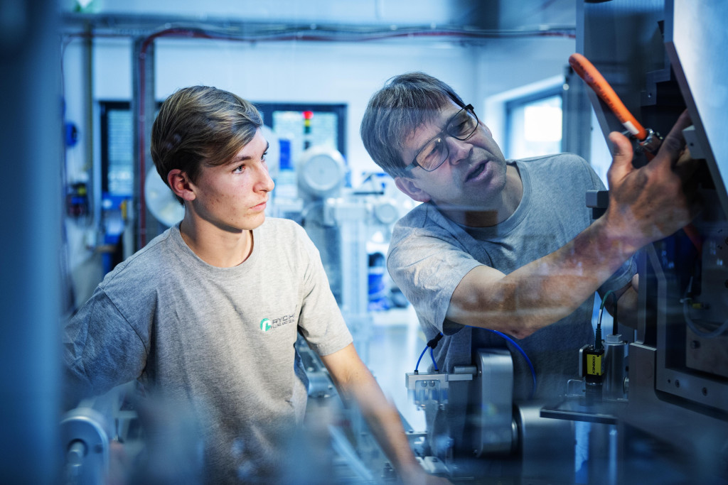 Automotive | automation solutions streamlined - Rychiger