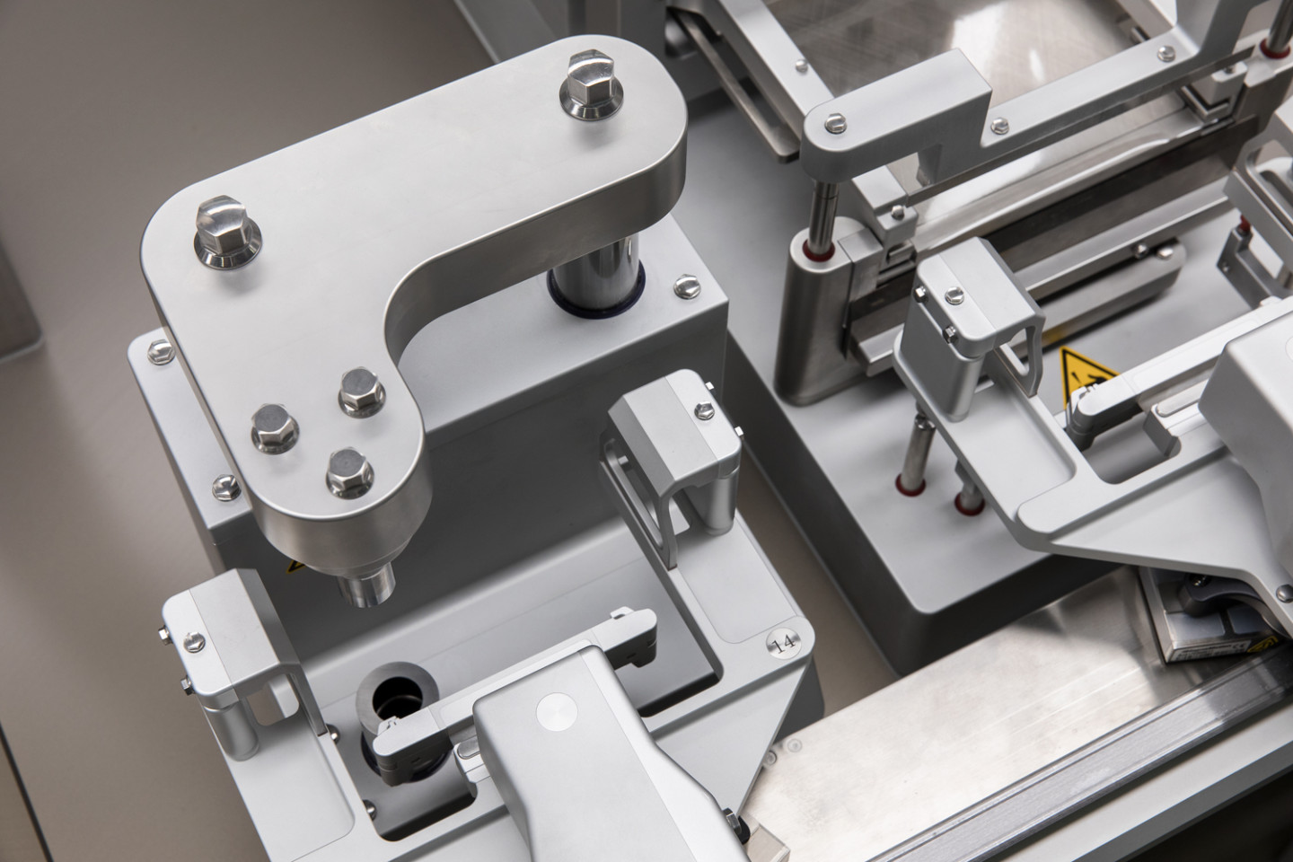 MC 1400 | Production machine for molecular diagnostics - Rychiger