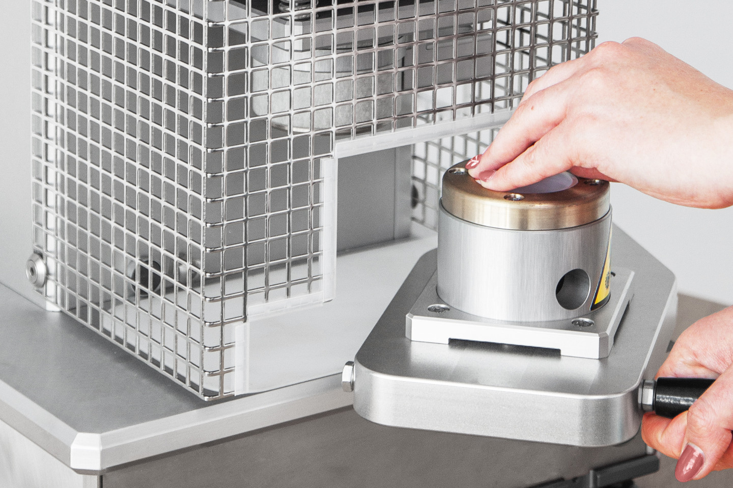 BTS 10 | Simple and effective benchtop sealer - Rychiger