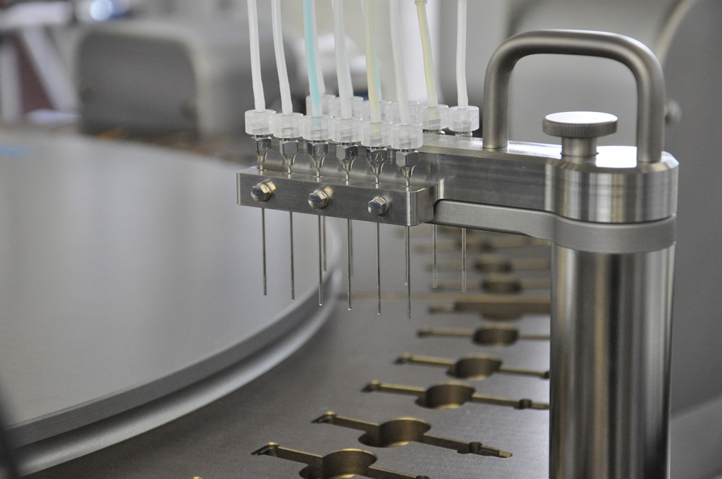 FS 200 | Filling and assembling machine for IVD & POC - Rychiger